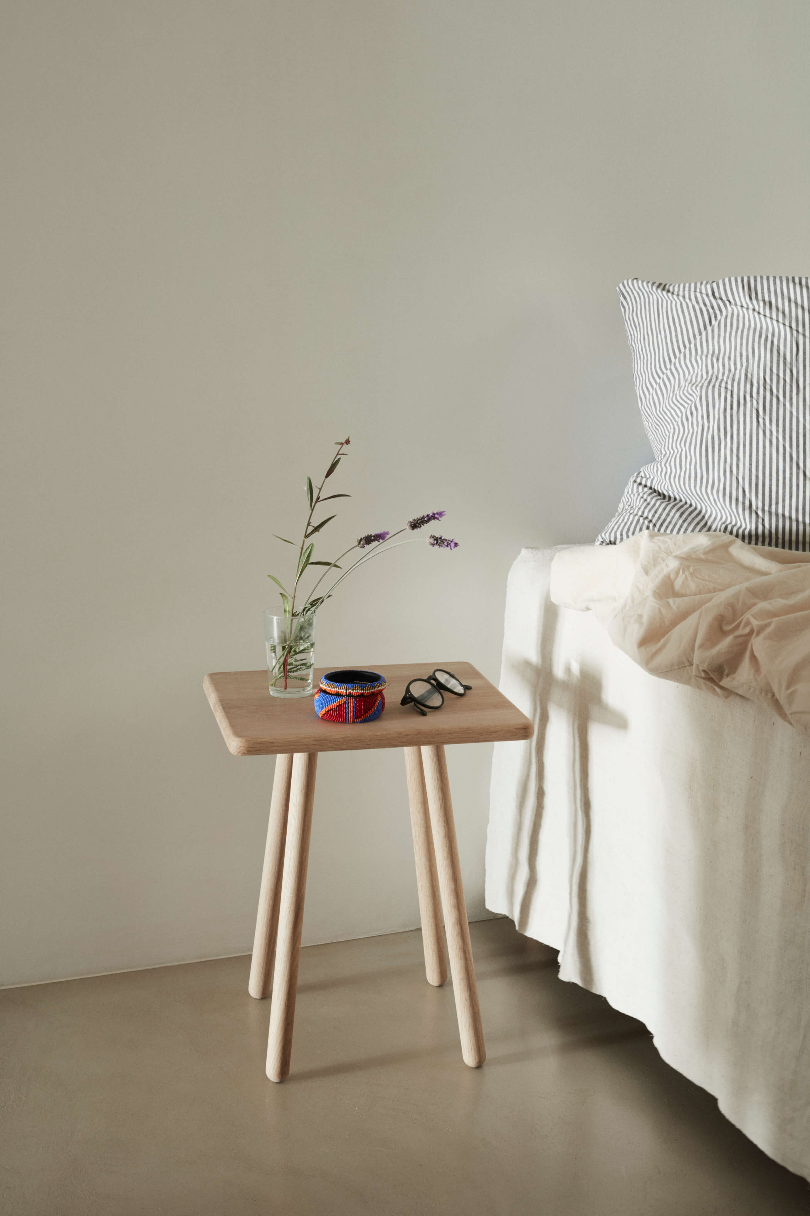 Georg side table